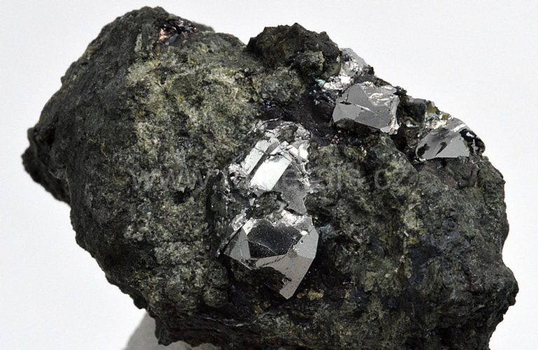 Les petits secrets de l'extraction et raffinage du platine. - Orobel